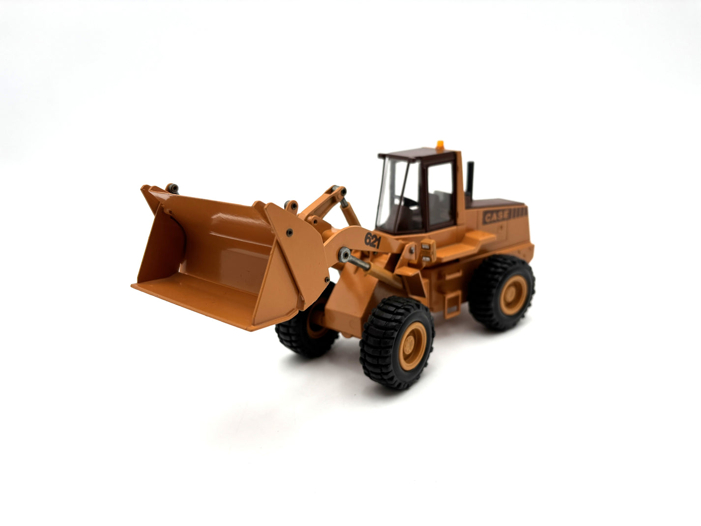 1/35 Case 621 Pay Loader – Creekside Farm Toys