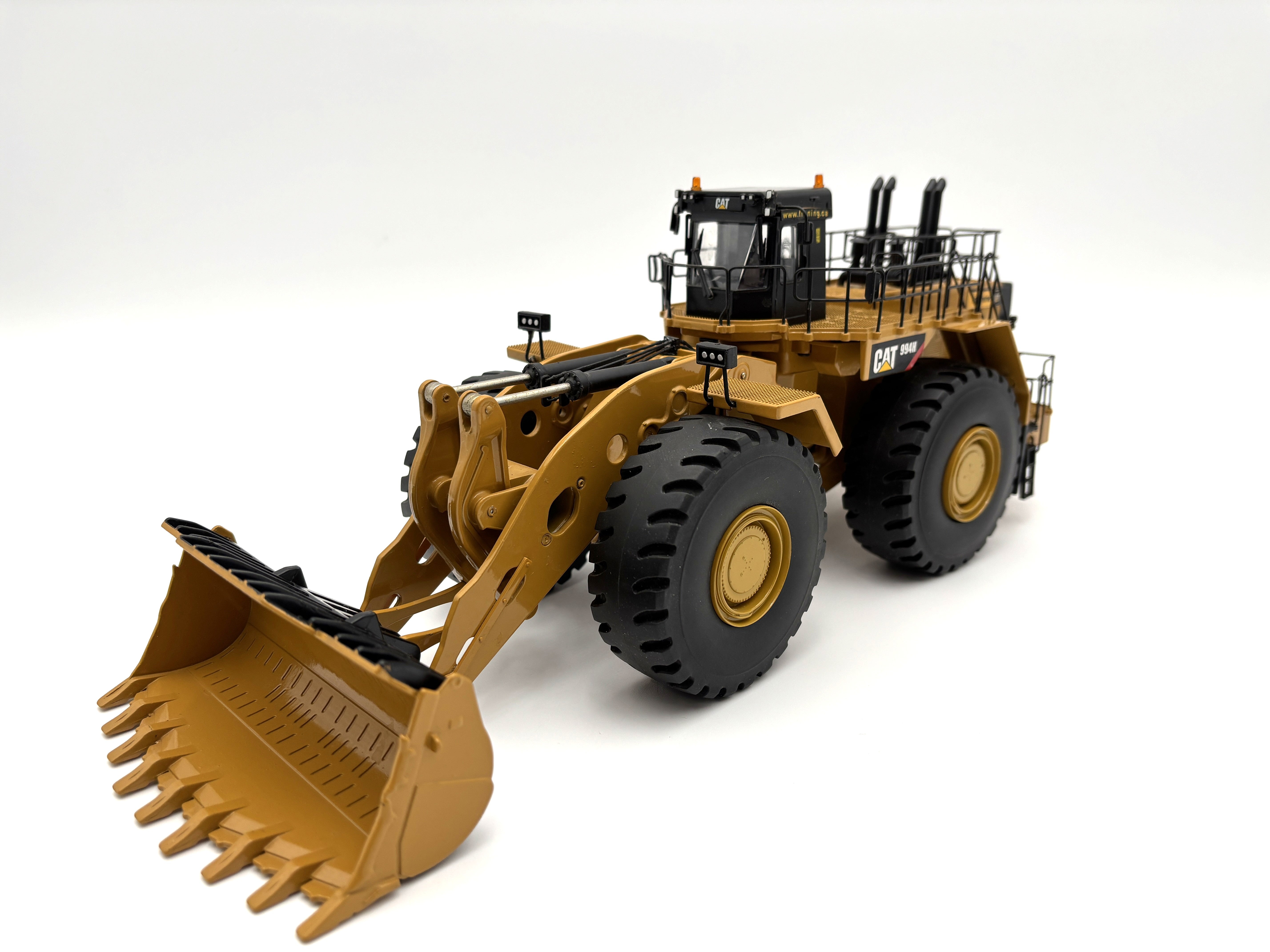 1/50 Caterpillar 994H Wheel Loader – Creekside Farm Toys