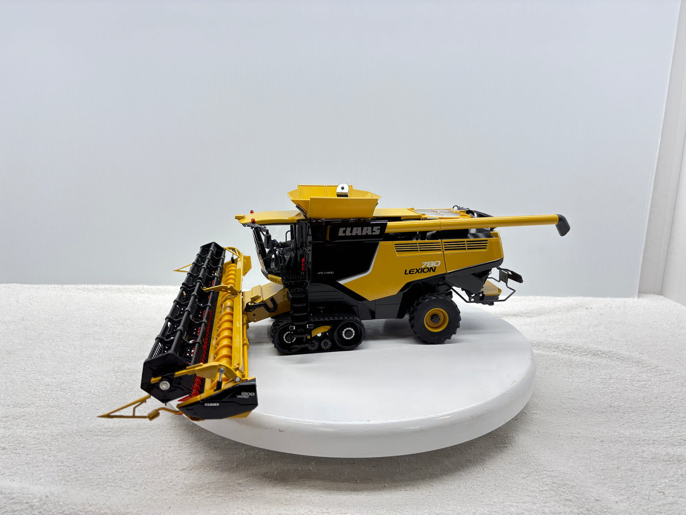 1/32 Claas Lexion 780TT – Creekside Farm Toys