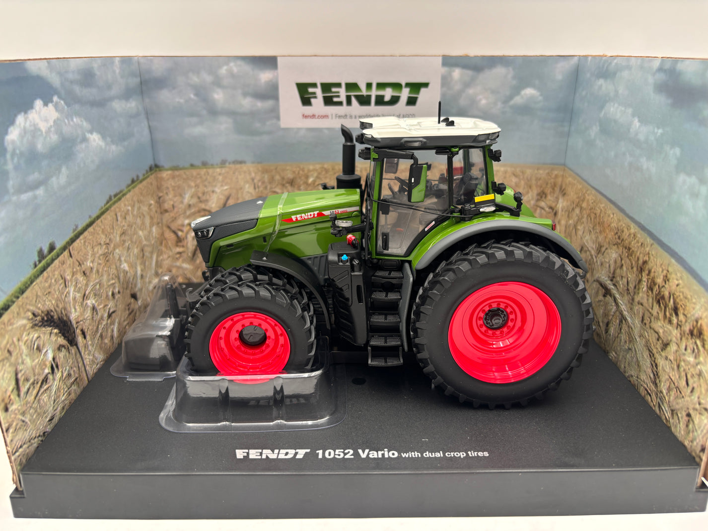 1/32 FENDT 1052 Vario Duals – Creekside Farm Toys