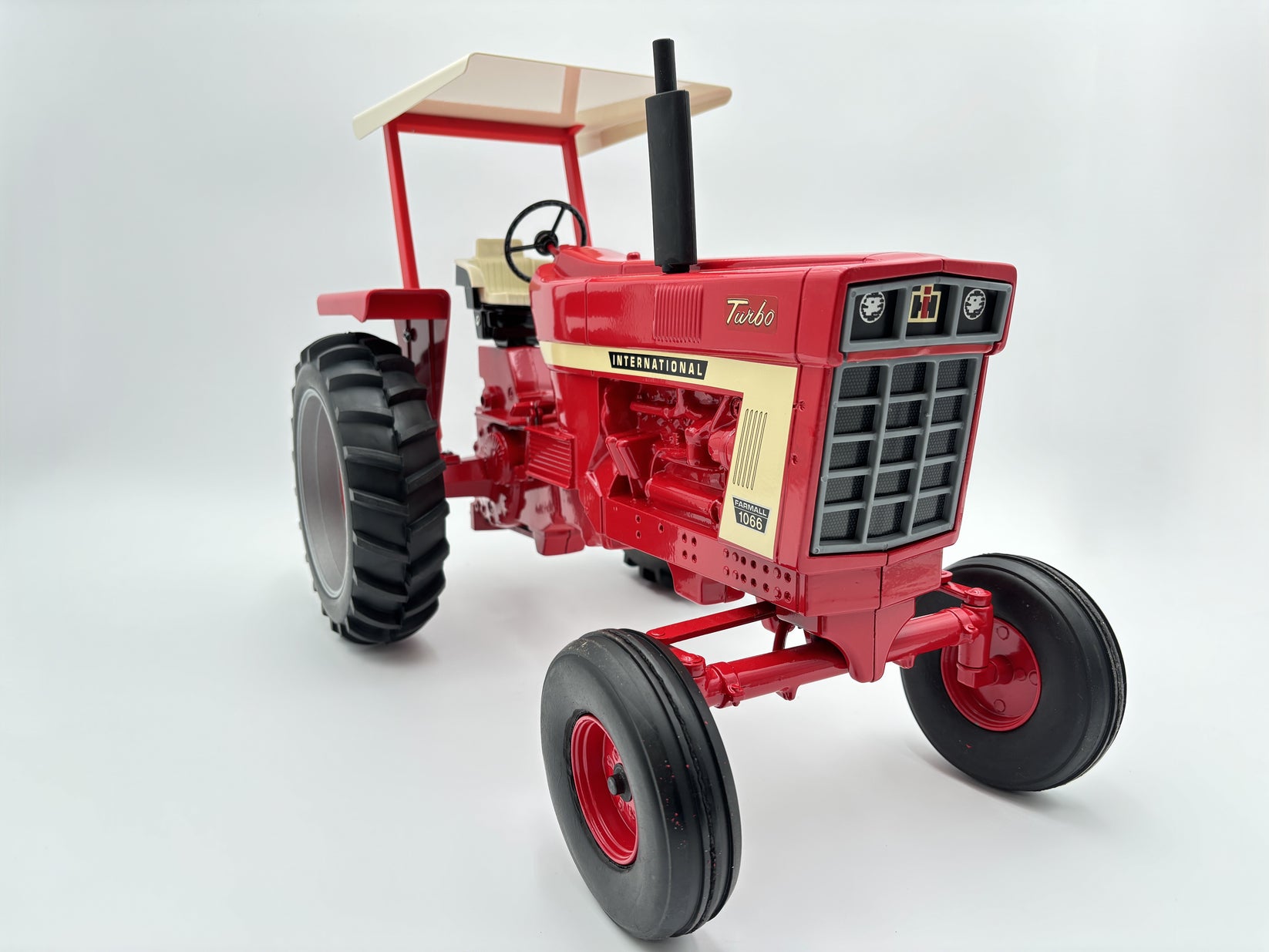 1/18 International 1066 WideFront with Canopy – Creekside Farm Toys