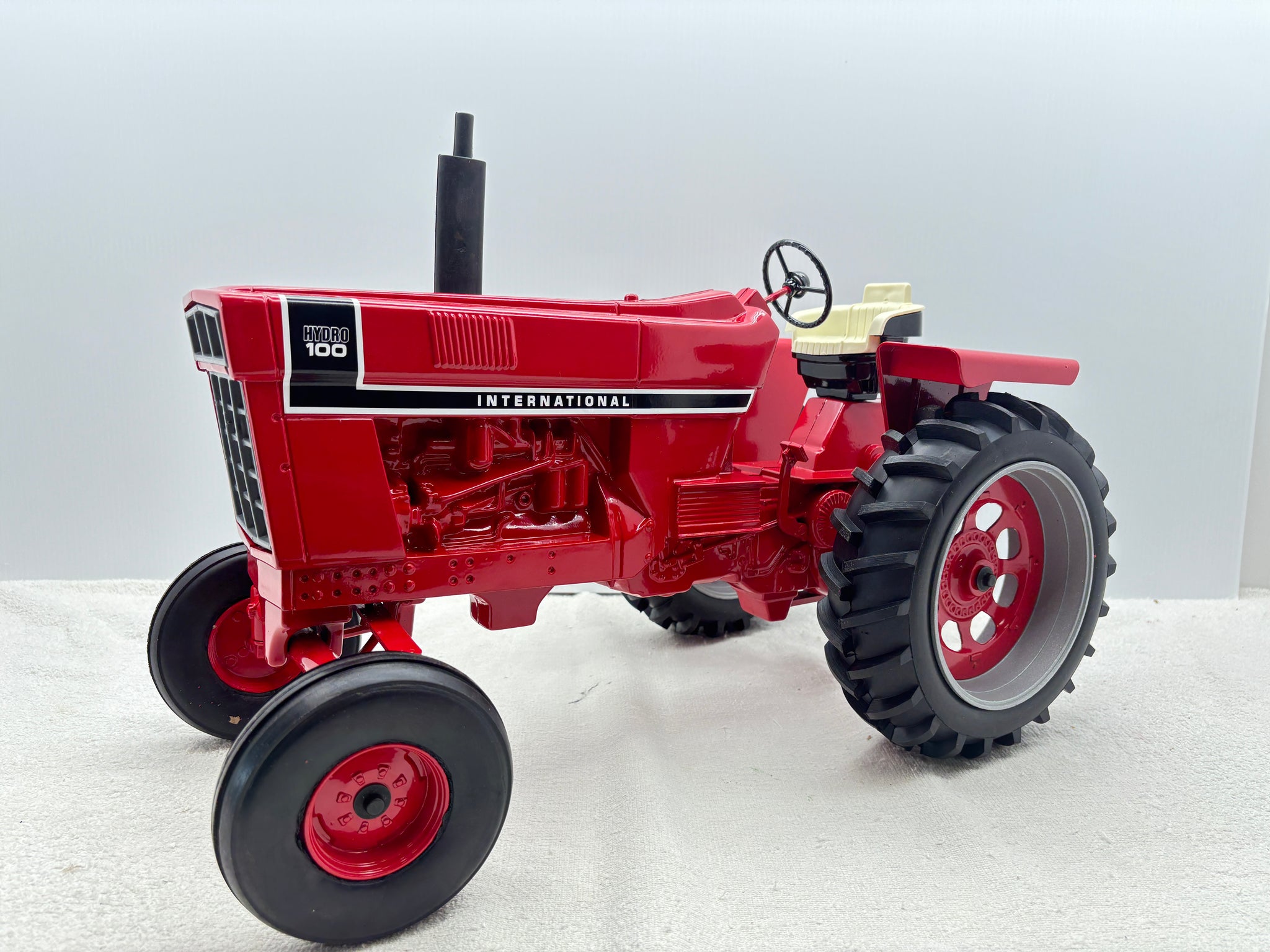 1/8 International Hydro 100 – Creekside Farm Toys