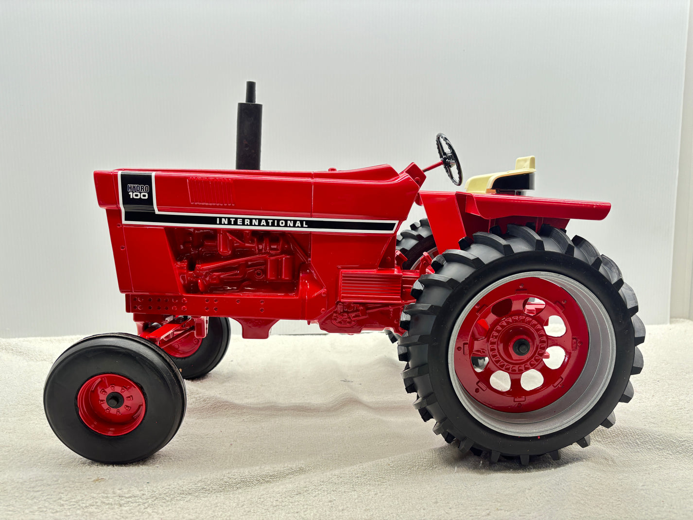 1/8 International Hydro 100 – Creekside Farm Toys