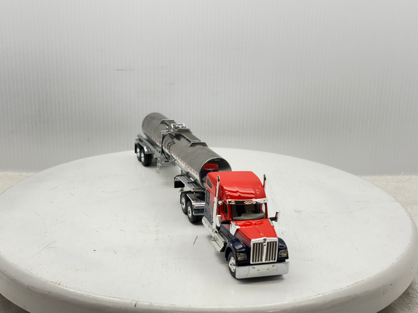 1/64 Kenworth W990 76'' Midroof (Orange-Blue) – Creekside Farm Toys