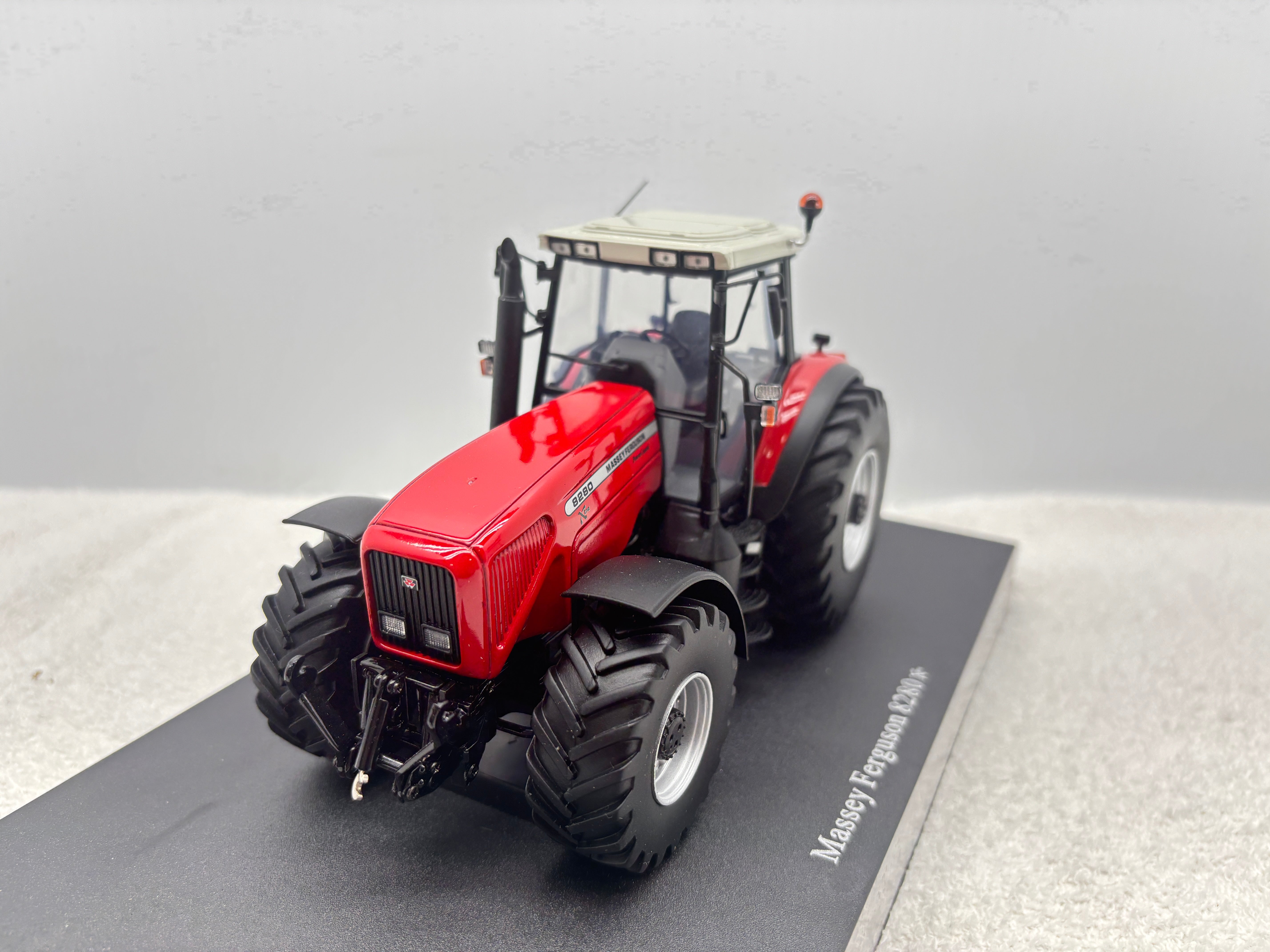 1/32 Massey Ferguson 8280 Xtra – Creekside Farm Toys