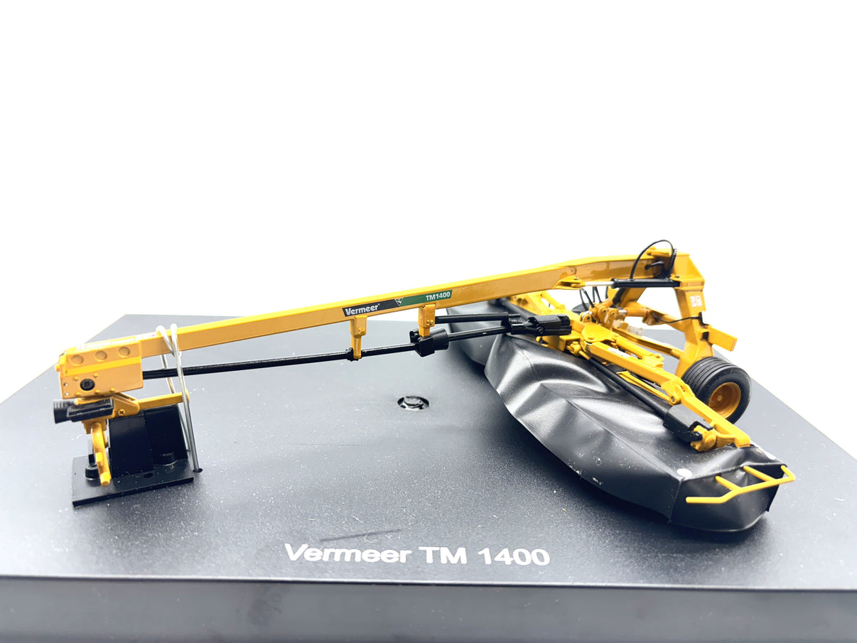 1/32 Vermeer TM 1400 – Creekside Farm Toys