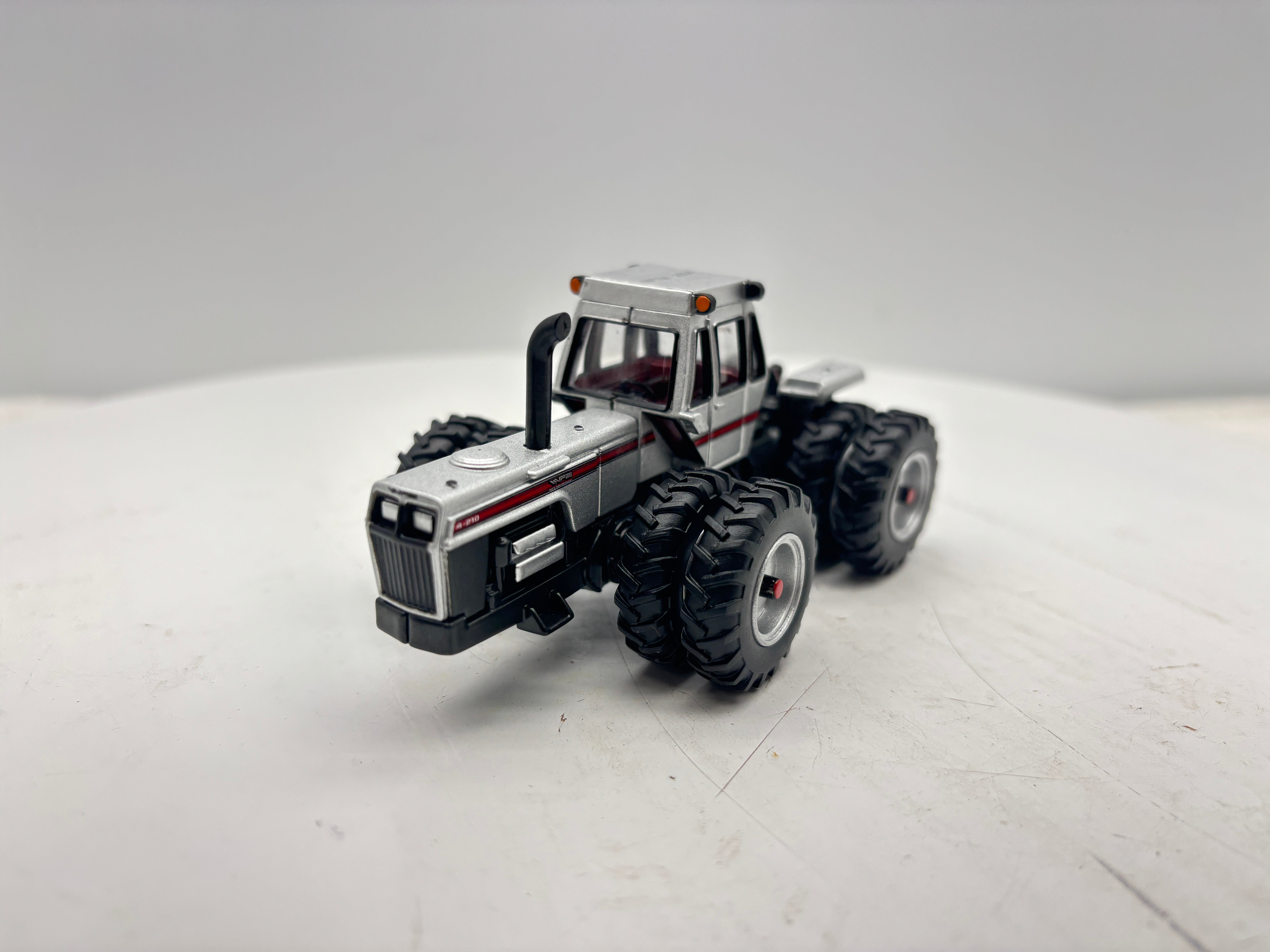 1/64 White 4-210 NFTM – Creekside Farm Toys